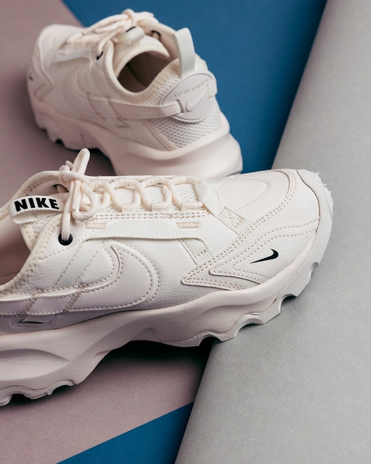 Nike TC 7900 Sail/Black | Sneaker District