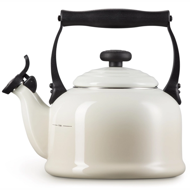 Whistling Kettle Le Creuset Tradition Meringue 2.1 Liter | Cookwarestore