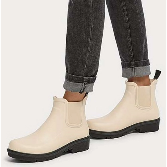 FitFlop Women Wonderwelly Contrast-Sole Chelsea Boots Cream Mix ...