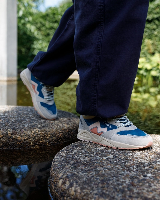 Karhu Aria 95 Silver Lining / Peach Whip | Sneaker District COM