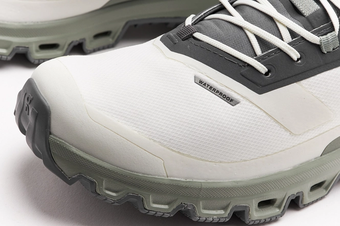 On Running Cloudventure Waterproof Ice / Kelp | Sneaker District COM