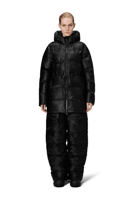 Jas RAINS Women Alta Long Puffer String Jacket Coal | Regenlaarsexpert
