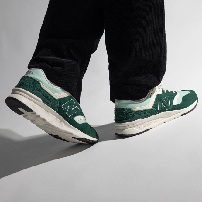 New Balance CW997HVN Nightwatch Green / Cosmic Jade | Sneaker District COM