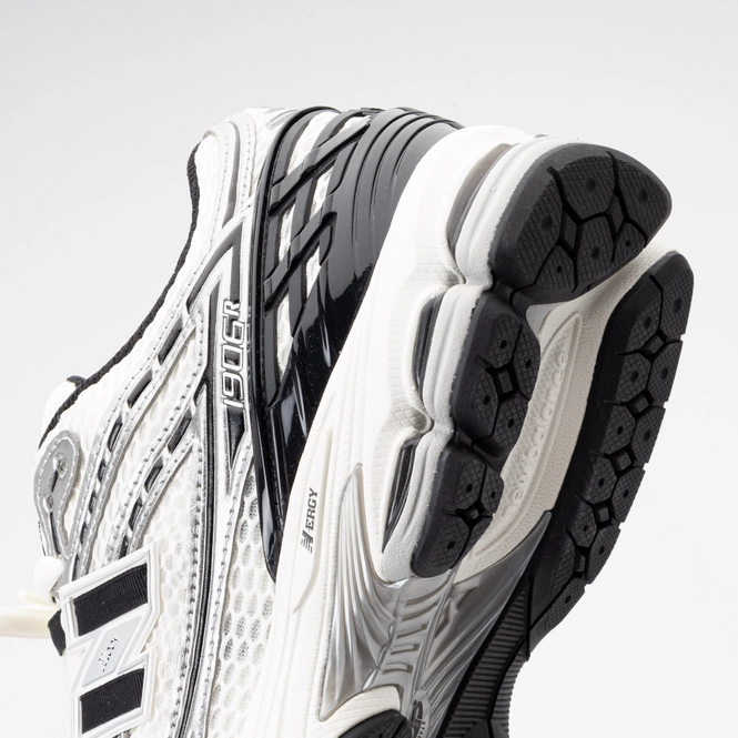 New Balance Unisex M1906RER Silver Metallic | Sneaker District COM