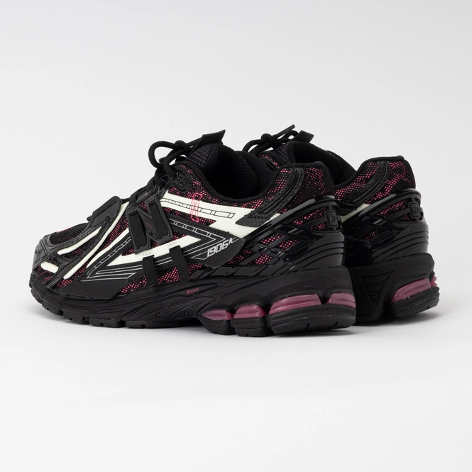Trainers New Balance Unisex U1906AD Black/ Dragon Berry/ White ...