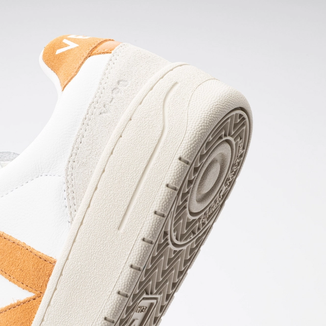 Veja V90 O.T. Leather Extra-White Umber | Sneaker District