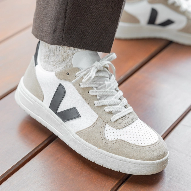 Veja V-10 ChromeFree Leather Extra White / Black / Sahara | Sneaker ...