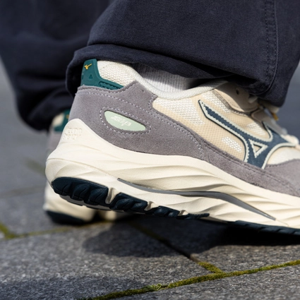 Mizuno Wave Rider Beta Pristine / Moonlit Ocean / Quicksilver | Sneaker ...