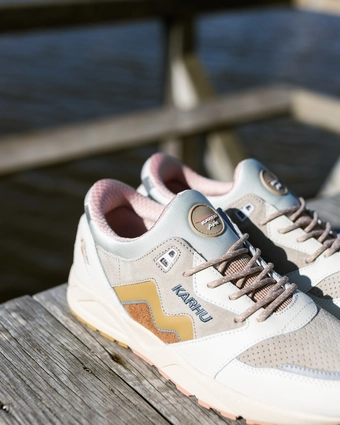 Karhu Aria 95 Lilly White / Curry | Sneaker District COM
