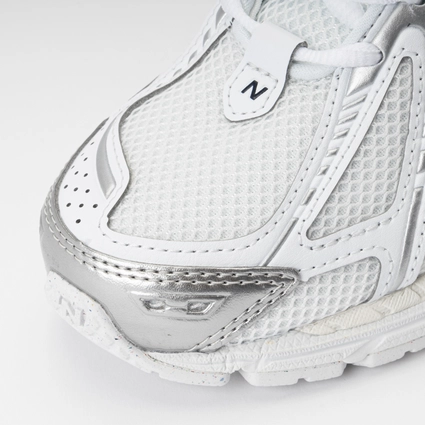 New Balance Unisex U1906RCM White/NB Navy/Silver Metallic | Sneaker ...