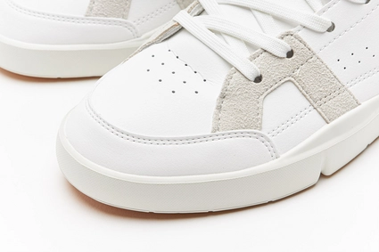 On Running The Roger Clubhouse Mid White / Sand | Sneaker District